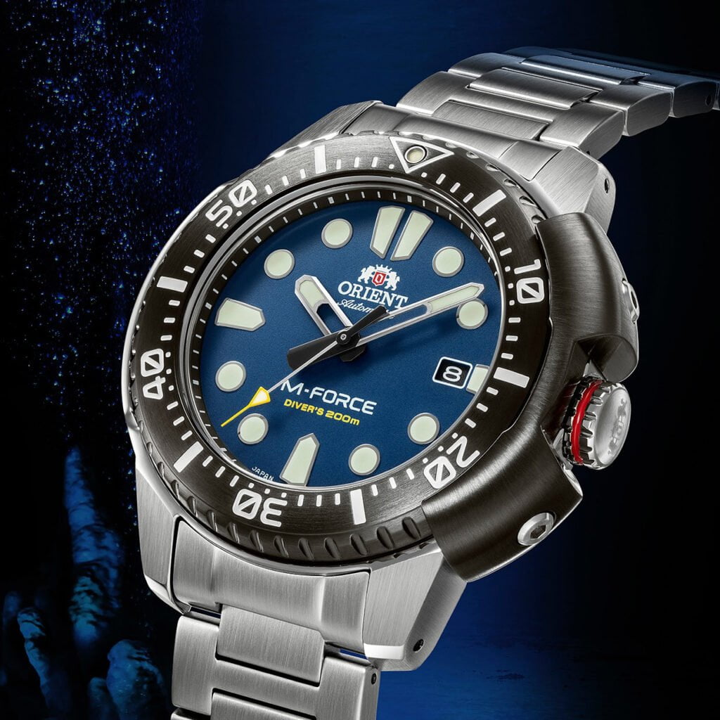 Orient M-Force: Muscle car om de pols | 0024 Horloges